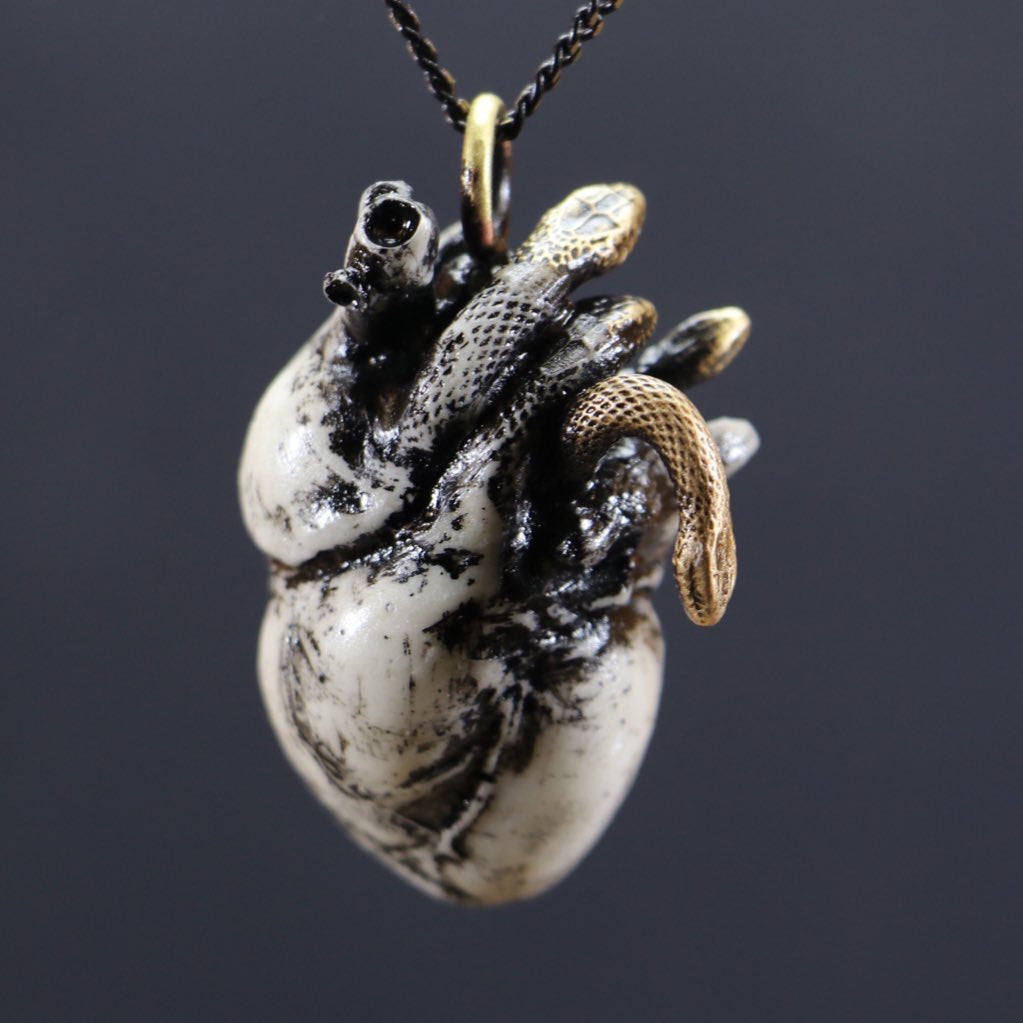 Handmade Marble Carved White Human Heart with Snake Veins – Moko Art Design